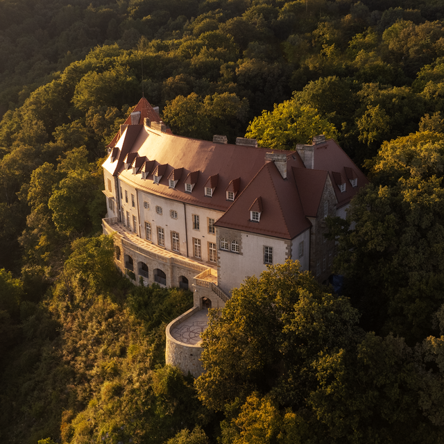 Hotel i restauracja z unikalnym widokiem w Krakowie - Zinar Castle
